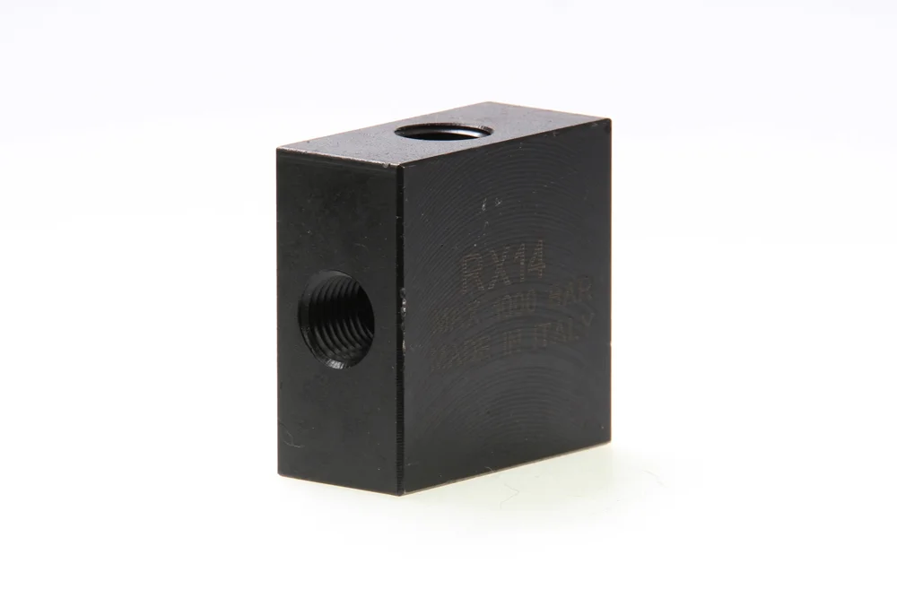 Four-way UHP Connector with GW, 700 bar, Carbon Steel, RX Type - Hose ...